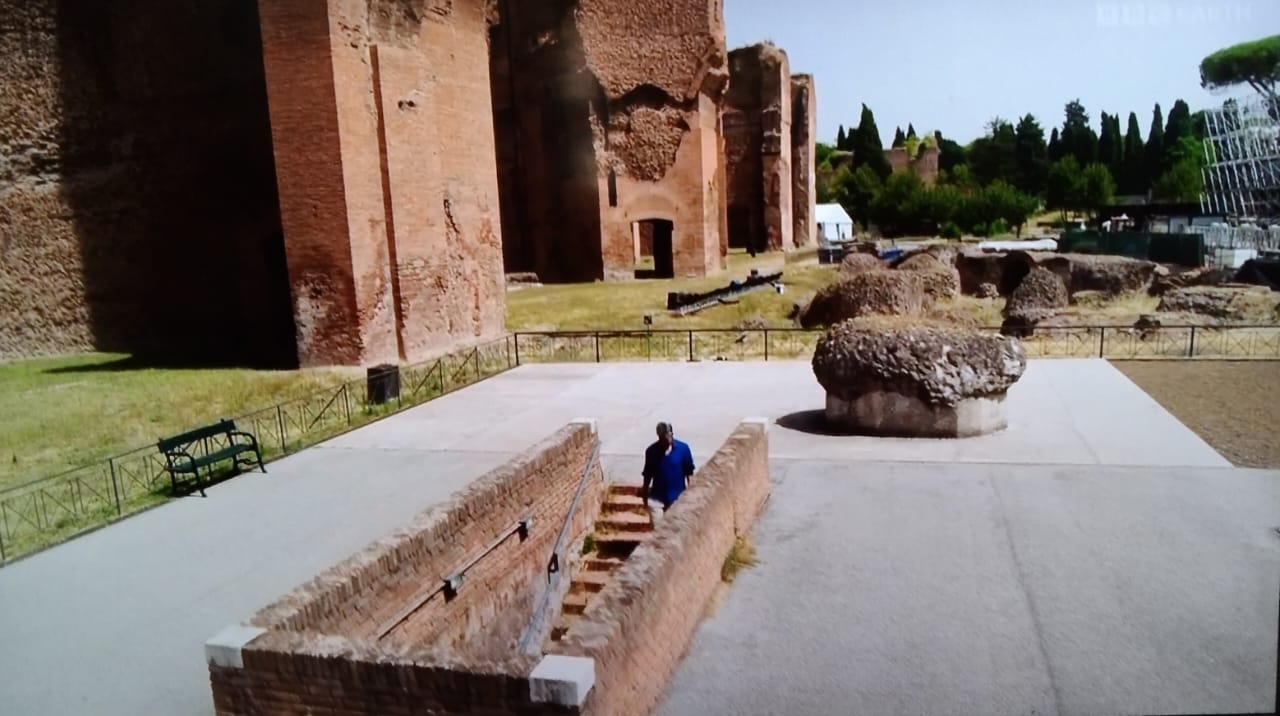 Zaman Rom ada kolam air panas (Tepidarium) dan bilik panas (Laconicum ...