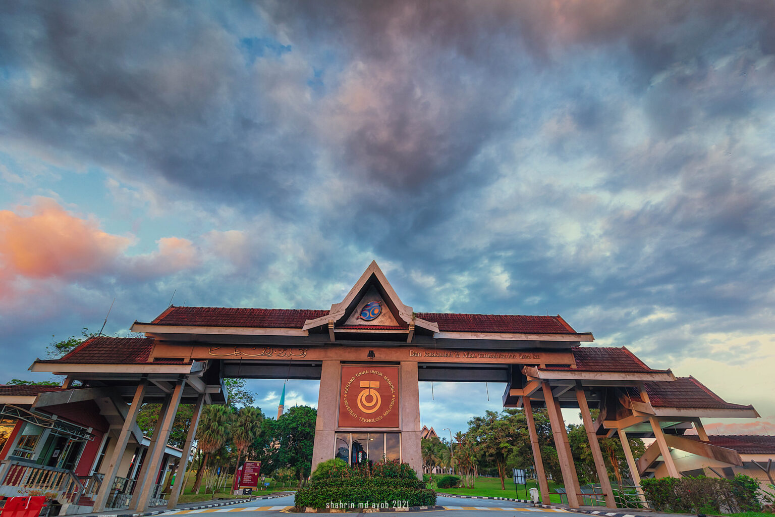 Pintu Utama UTM | Nukilan Prof Madya Dr Shahrin Md Ayob